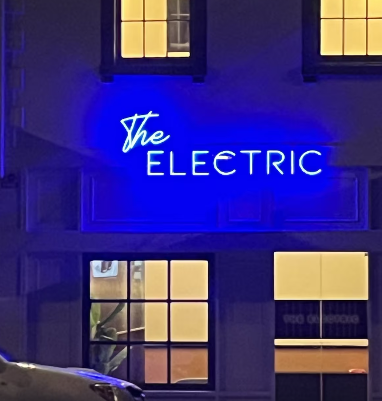 The Electric Hotel – Batman Group